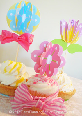 Free Pretty 3-D Spring Flower Cupcake Toppers – Edible Crafts