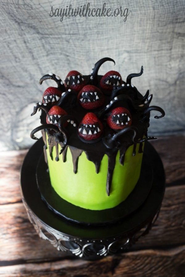 Creepy Halloween Cake – Edible Crafts